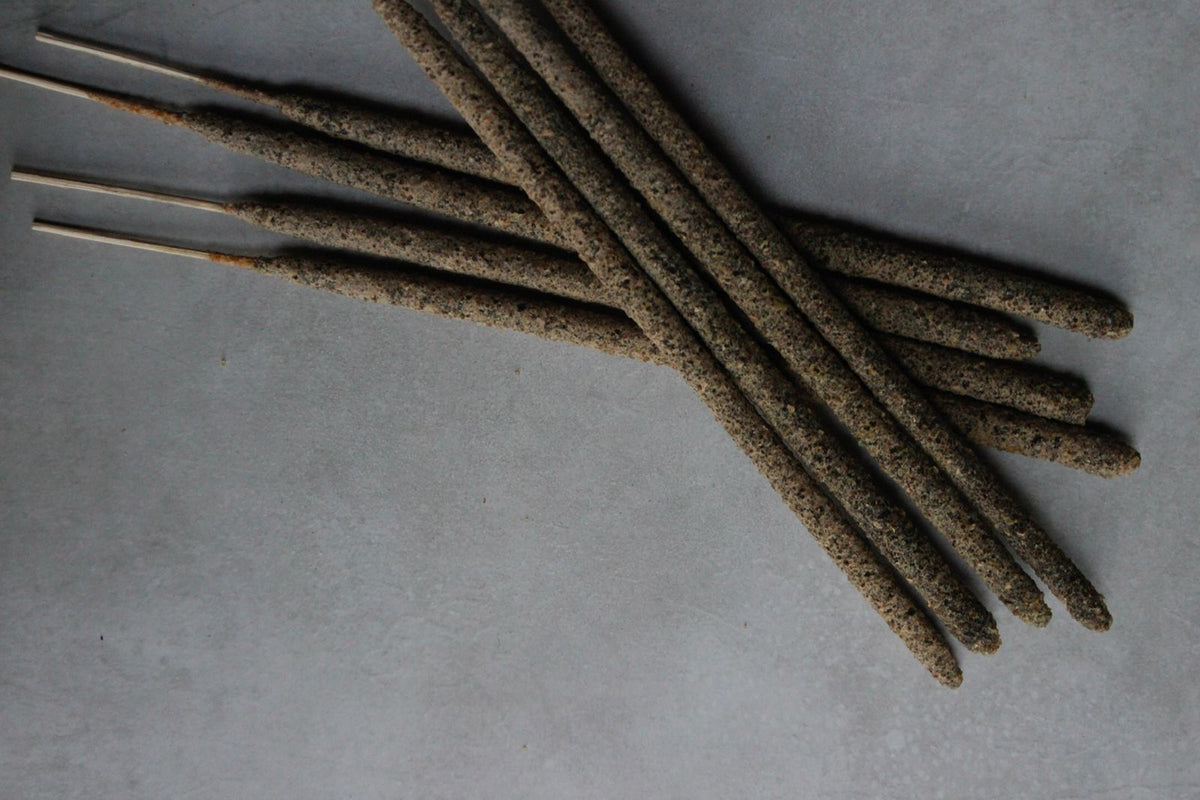 OMETEO: Incienso palo santo 5 piezas – Half & Half Mx